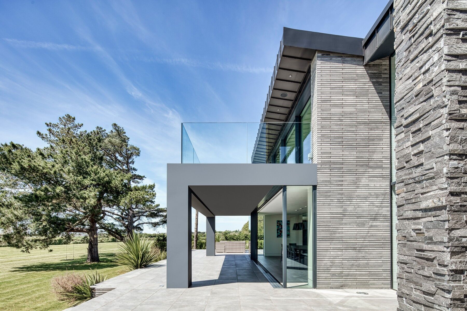 Best Stone for House Exterior: 11 Types, Styles & Design Ideas