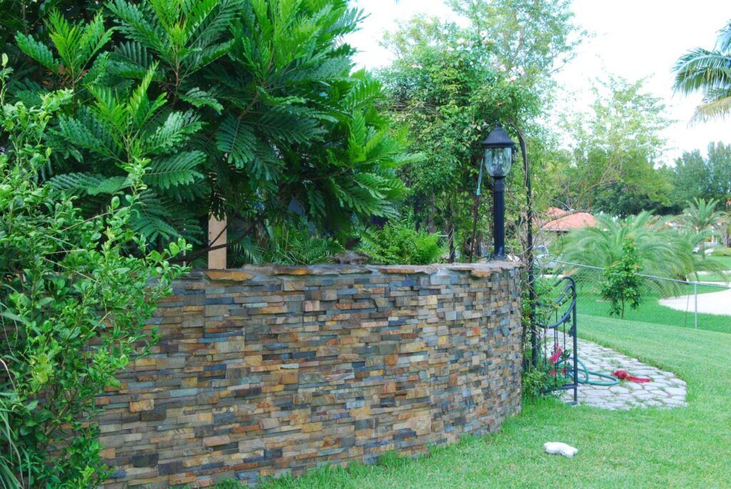 How to installed stacked stone panels on curved walls